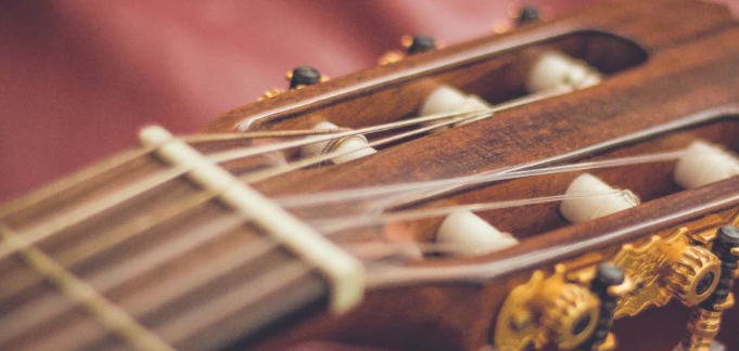 Comment choisir les cordes de guitare ? – Playback.fr